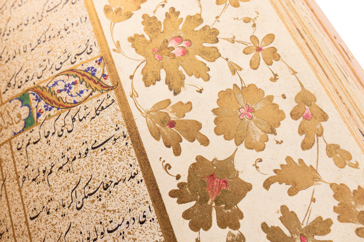 Poems in Bloom: Unraveling a Sultan's Quest for Love