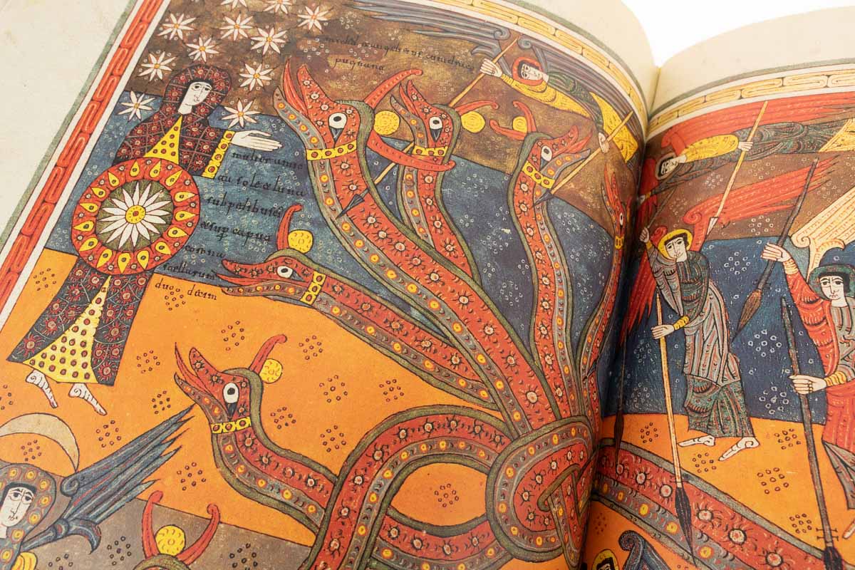 Picturing the End of Time: The Illustrated Commentaries on the ...